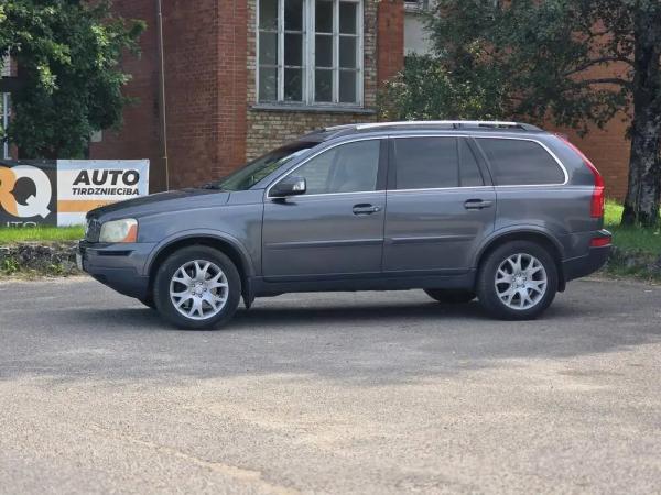 Grey Volvo XC90 2009 in Grobiņa, with an engine capacity of 2.40 L and mileage of 323 thousand km for 4990 €, photo 3 on AUTOMOTO.COM.LV