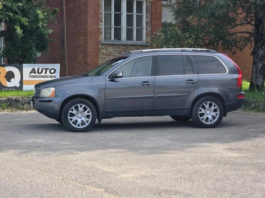 Grey Volvo XC90 2009 in Grobiņa, with an engine capacity of 2.40 L and mileage of 323 thousand km for 4990 €, photo 4 on AUTOMOTO.COM.LV