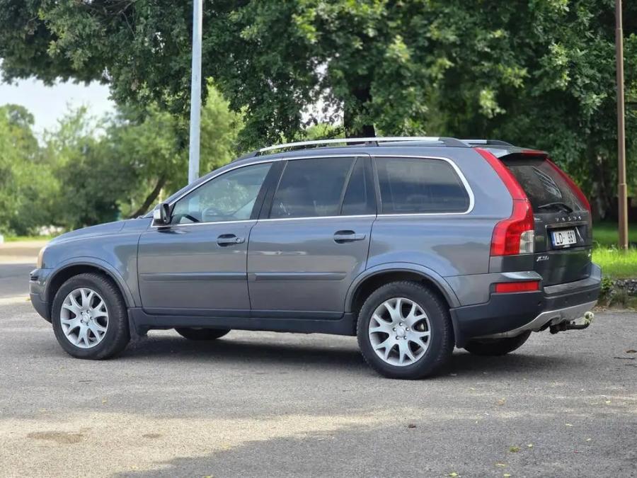 Grey Volvo XC90 2009 in Grobiņa, with an engine capacity of 2.40 L and mileage of 323 thousand km for 4990 €, photo 5 on AUTOMOTO.COM.LV