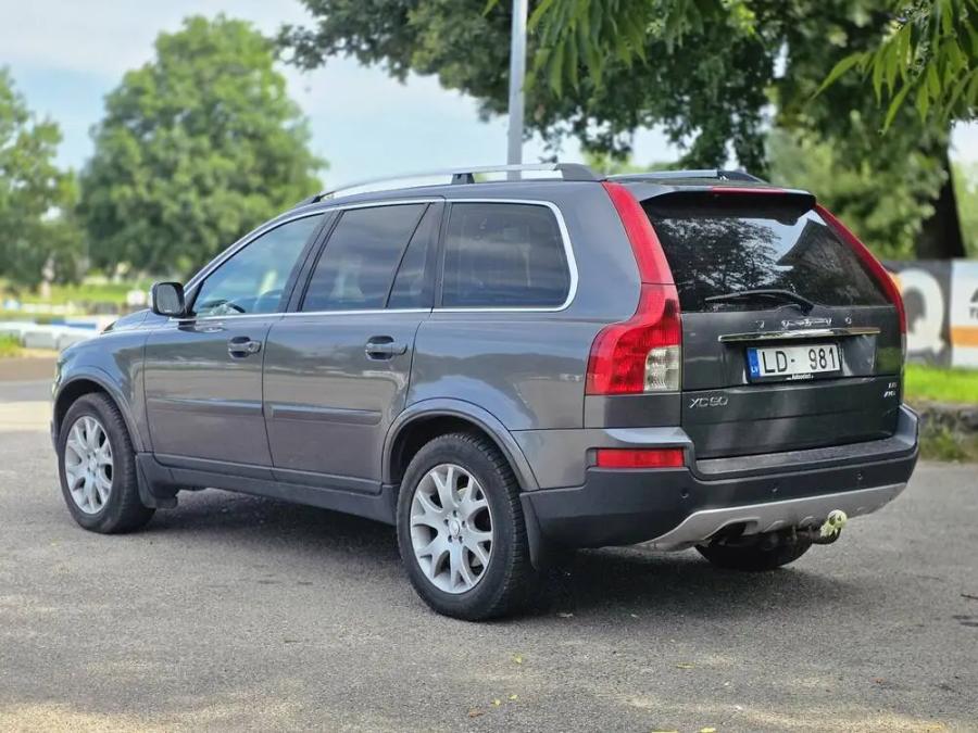 Grey Volvo XC90 2009 in Grobiņa, with an engine capacity of 2.40 L and mileage of 323 thousand km for 4990 €, photo 6 on AUTOMOTO.COM.LV