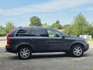 Grey Volvo XC90 2009 in Grobiņa, with an engine capacity of 2.40 L and mileage of 323 thousand km for 4990 €, photo 9 on AUTOMOTO.COM.LV