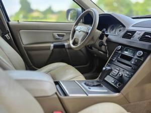 Grey Volvo XC90 2009 in Grobiņa, with an engine capacity of 2.40 L and mileage of 323 thousand km for 4990 €, photo 16 on AUTOMOTO.COM.LV