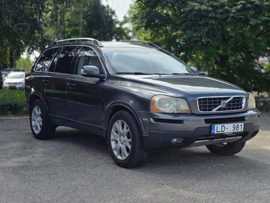 Grey Volvo XC90 2009 in Grobiņa, with an engine capacity of 2.40 L and mileage of 323 thousand km for 4990 €, photo 21 on AUTOMOTO.COM.LV