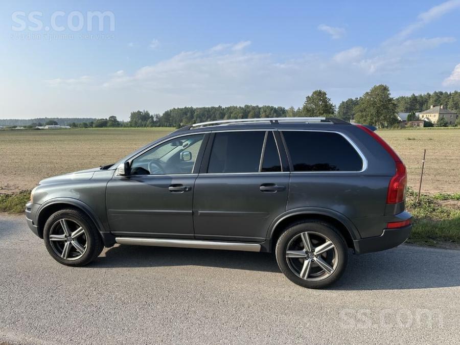 Grey Volvo XC90 2009 in Riga, with an engine capacity of 2.40 L and mileage of 303 thousand km for 5390 €, photo 1 on AUTOMOTO.COM.LV