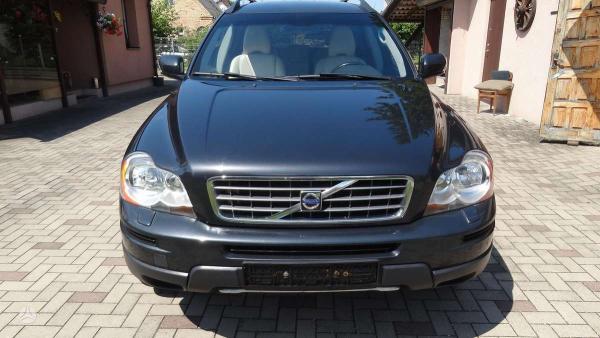 Grey Volvo XC90 2009 in Joniskis, with an engine capacity of 2.40 L and mileage of 281 thousand km for 8649 €, photo 1 on AUTOMOTO.COM.LV