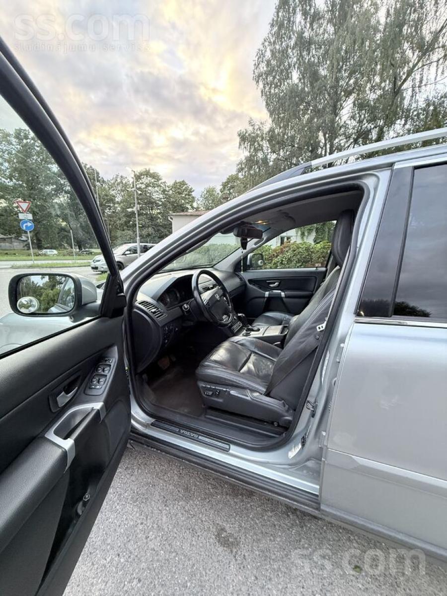 Pelēks Volvo XC90 2009 Rīga, ar dzinēja tilpumu 3.20 L un nobraukumu 328 tūkst. km par 4950 €, foto 9 vietnē AUTOMOTO.COM.LV