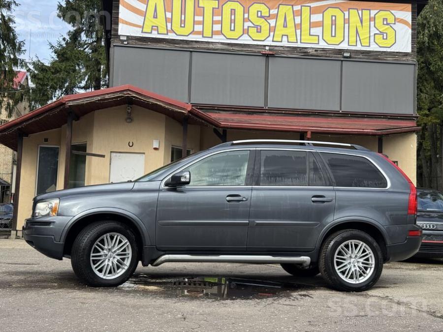 Grey Volvo XC90 2009 in Riga, with an engine capacity of 2.40 L and mileage of 235 thousand km for 8850 €, photo 1 on AUTOMOTO.COM.LV