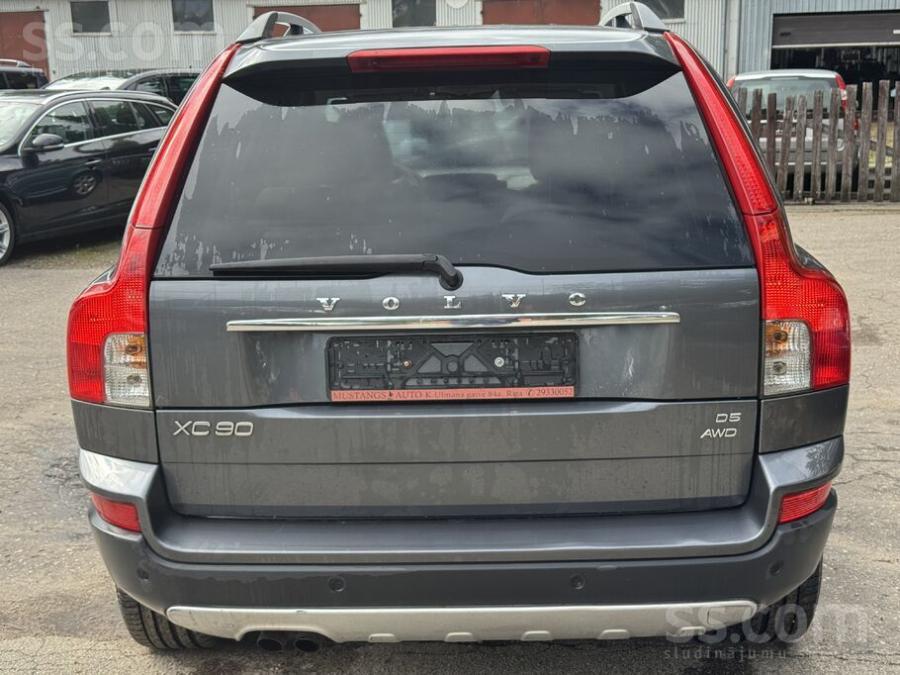Grey Volvo XC90 2009 in Riga, with an engine capacity of 2.40 L and mileage of 235 thousand km for 8850 €, photo 6 on AUTOMOTO.COM.LV