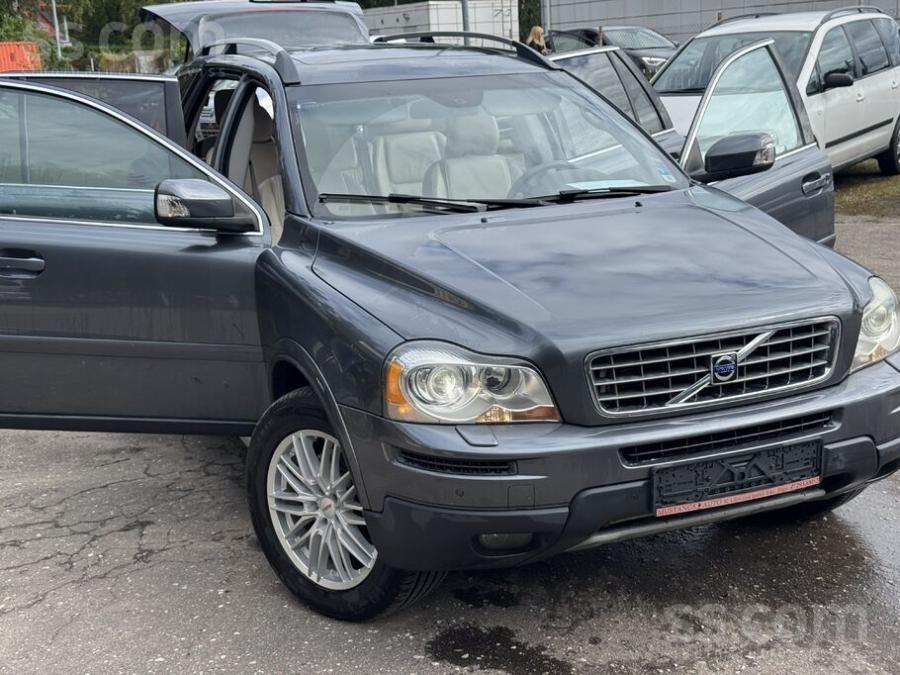 Grey Volvo XC90 2009 in Riga, with an engine capacity of 2.40 L and mileage of 235 thousand km for 8850 €, photo 8 on AUTOMOTO.COM.LV
