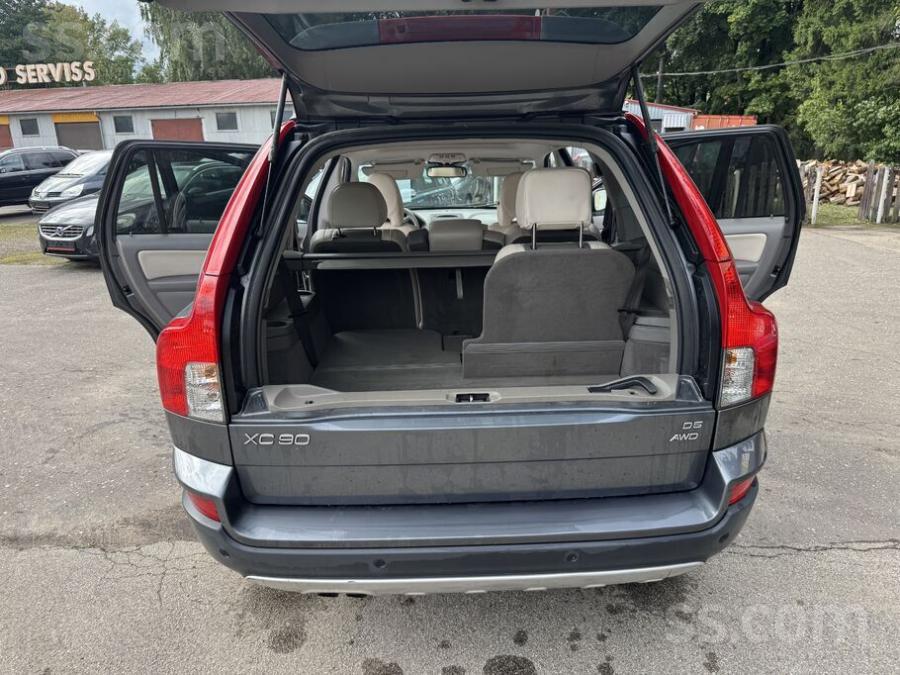 Grey Volvo XC90 2009 in Riga, with an engine capacity of 2.40 L and mileage of 235 thousand km for 8850 €, photo 10 on AUTOMOTO.COM.LV