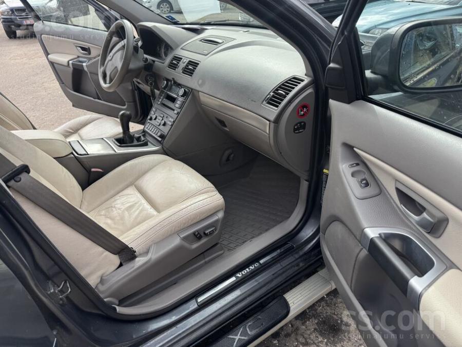 Grey Volvo XC90 2009 in Riga, with an engine capacity of 2.40 L and mileage of 235 thousand km for 8850 €, photo 12 on AUTOMOTO.COM.LV