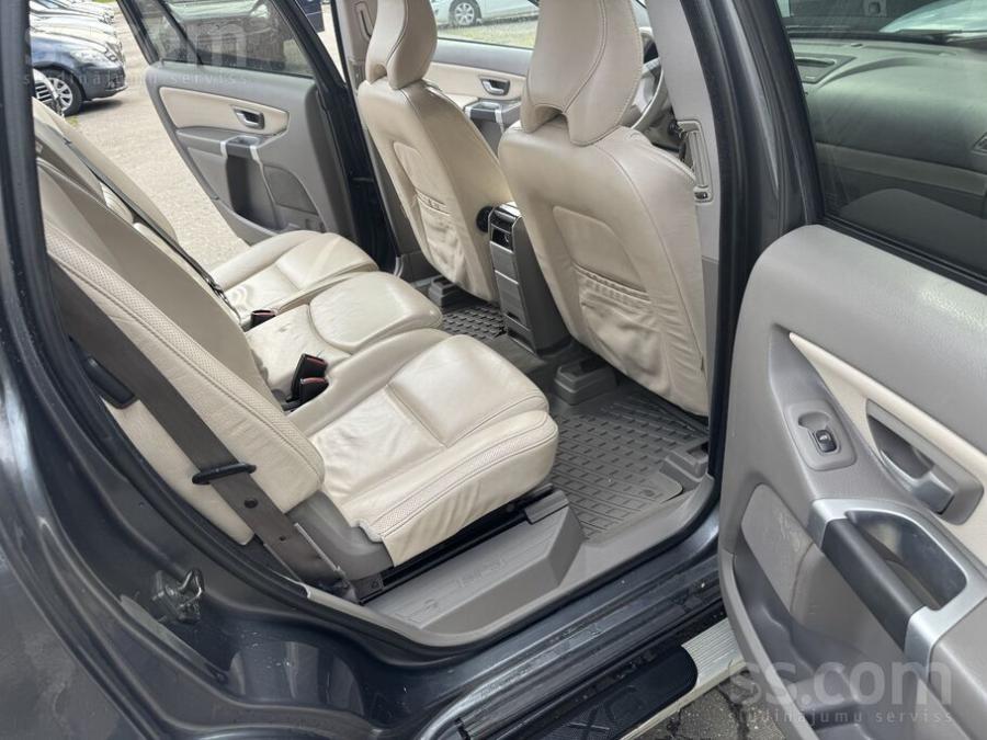 Grey Volvo XC90 2009 in Riga, with an engine capacity of 2.40 L and mileage of 235 thousand km for 8850 €, photo 13 on AUTOMOTO.COM.LV