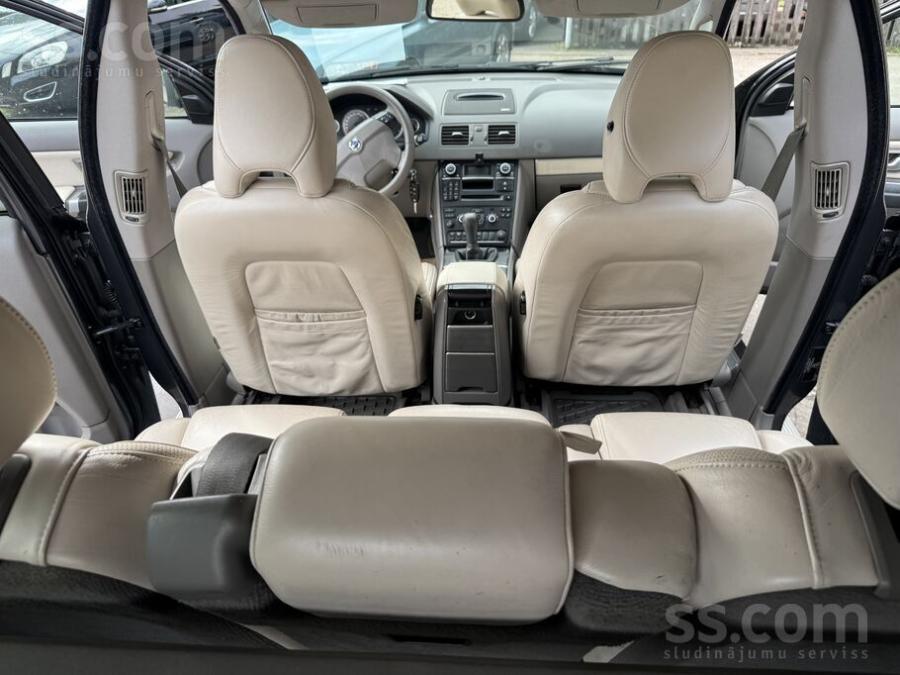Grey Volvo XC90 2009 in Riga, with an engine capacity of 2.40 L and mileage of 235 thousand km for 8850 €, photo 14 on AUTOMOTO.COM.LV