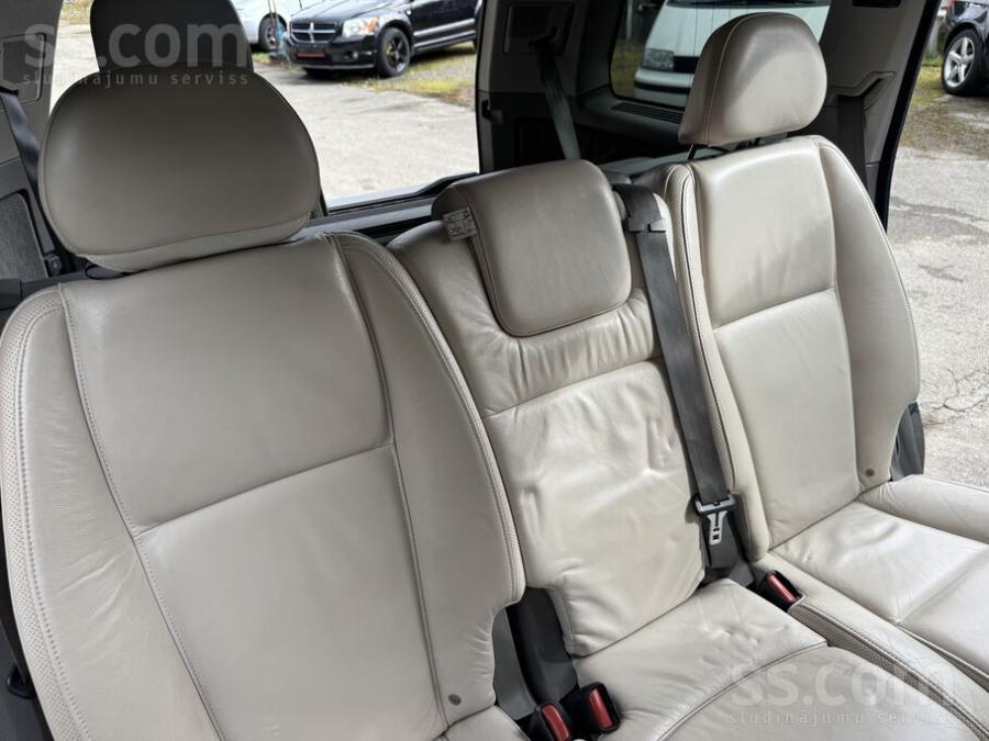 Grey Volvo XC90 2009 in Riga, with an engine capacity of 2.40 L and mileage of 235 thousand km for 8850 €, photo 15 on AUTOMOTO.COM.LV