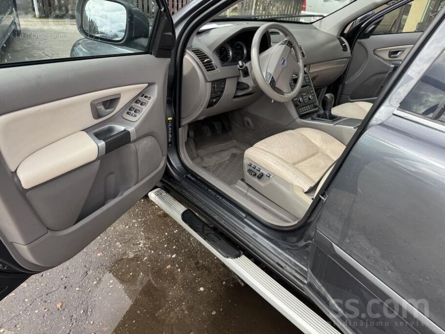 Grey Volvo XC90 2009 in Riga, with an engine capacity of 2.40 L and mileage of 235 thousand km for 8850 €, photo 17 on AUTOMOTO.COM.LV