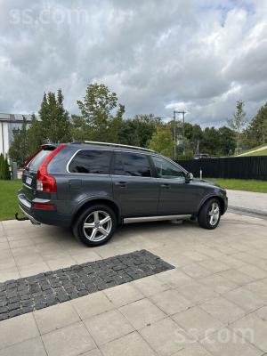 Grey Volvo XC90 2009 in Riga, with an engine capacity of 2.40 L and mileage of 303 thousand km for 8450 €, photo 4 on AUTOMOTO.COM.LV