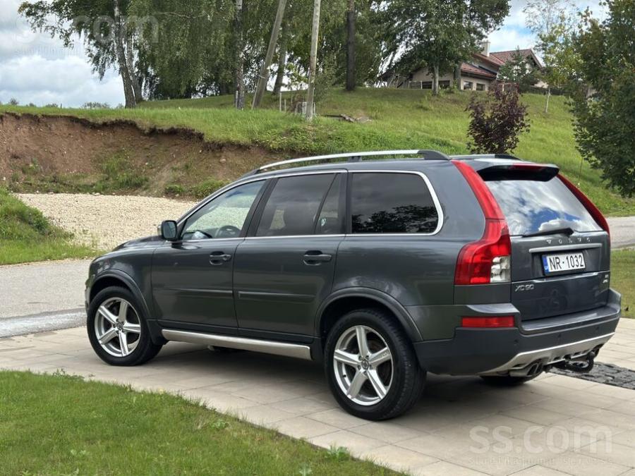 Grey Volvo XC90 2009 in Riga, with an engine capacity of 2.40 L and mileage of 303 thousand km for 8450 €, photo 5 on AUTOMOTO.COM.LV