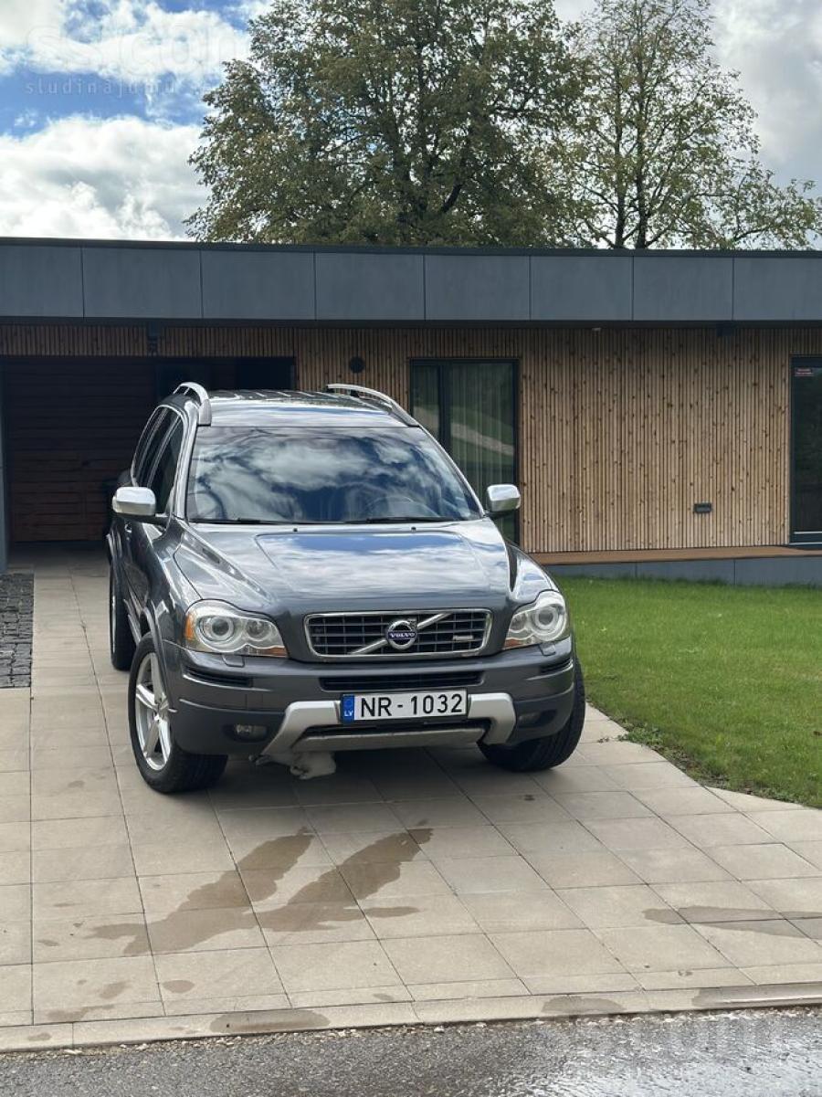 Grey Volvo XC90 2009 in Riga, with an engine capacity of 2.40 L and mileage of 303 thousand km for 8450 €, photo 8 on AUTOMOTO.COM.LV