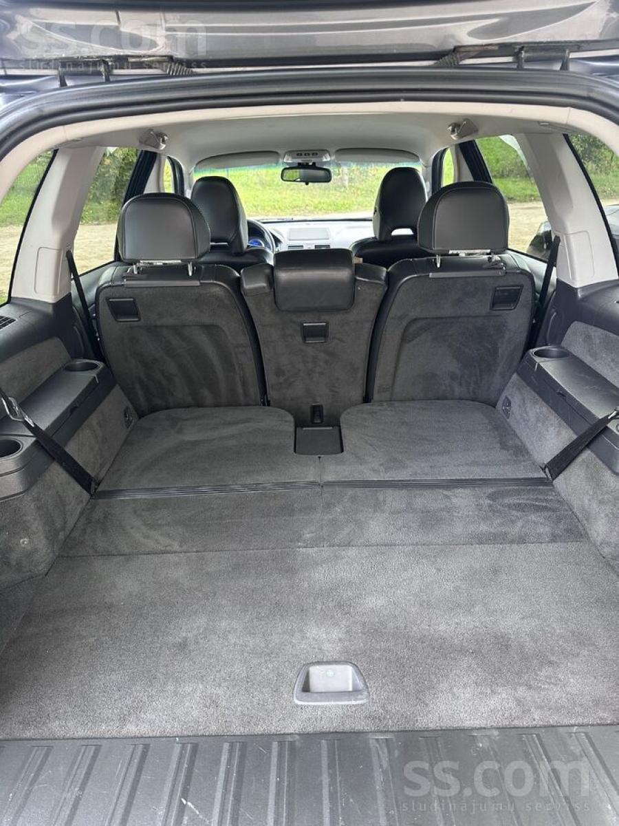 Grey Volvo XC90 2009 in Riga, with an engine capacity of 2.40 L and mileage of 303 thousand km for 8450 €, photo 15 on AUTOMOTO.COM.LV