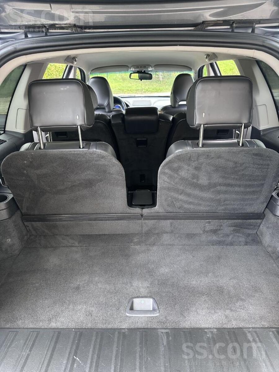Grey Volvo XC90 2009 in Riga, with an engine capacity of 2.40 L and mileage of 303 thousand km for 8450 €, photo 16 on AUTOMOTO.COM.LV