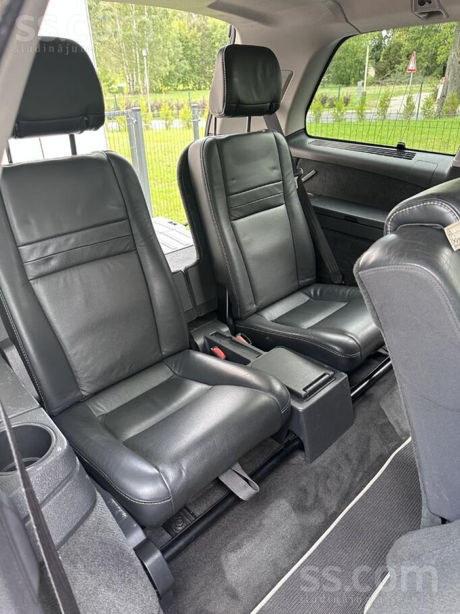 Grey Volvo XC90 2009 in Riga, with an engine capacity of 2.40 L and mileage of 303 thousand km for 8450 €, photo 17 on AUTOMOTO.COM.LV