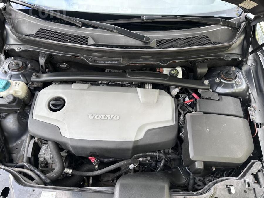Grey Volvo XC90 2009 in Riga, with an engine capacity of 2.40 L and mileage of 303 thousand km for 8450 €, photo 18 on AUTOMOTO.COM.LV