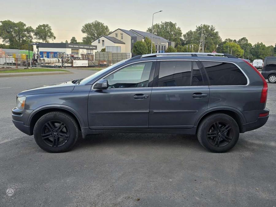 Grey Volvo XC90 2009 in Jonava, with an engine capacity of 2.40 L and mileage of 300 thousand km for 4499 €, photo 3 on AUTOMOTO.COM.LV