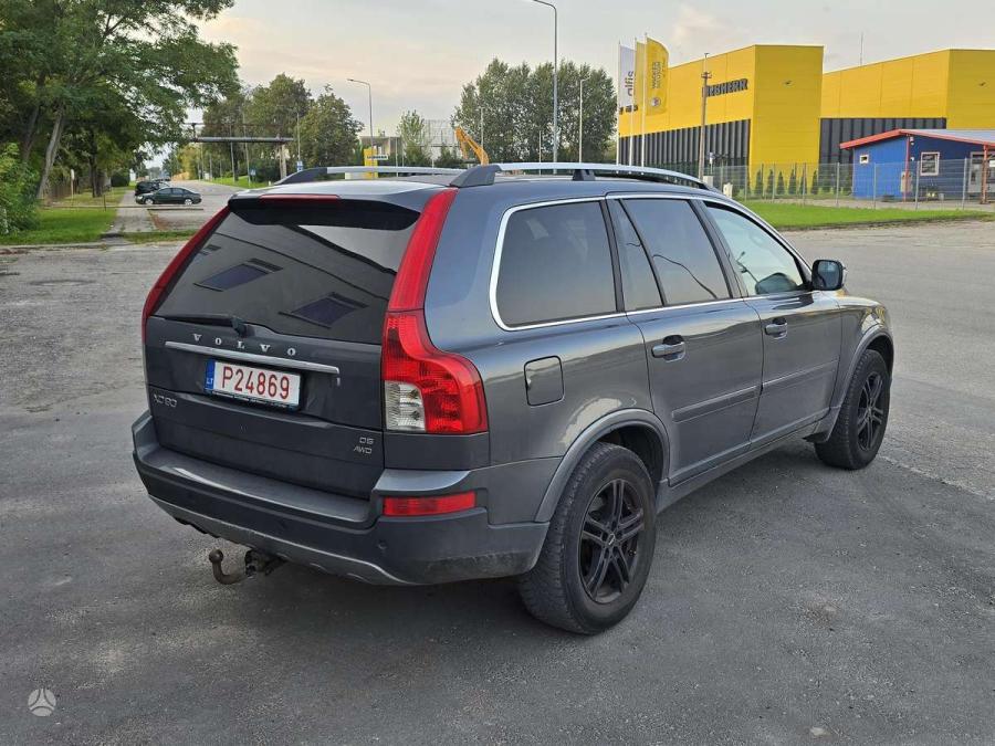 Grey Volvo XC90 2009 in Jonava, with an engine capacity of 2.40 L and mileage of 300 thousand km for 4499 €, photo 6 on AUTOMOTO.COM.LV