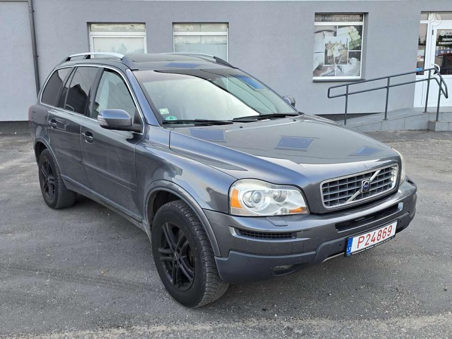 Grey Volvo XC90 2009 in Jonava, with an engine capacity of 2.40 L and mileage of 300 thousand km for 4499 €, photo 8 on AUTOMOTO.COM.LV
