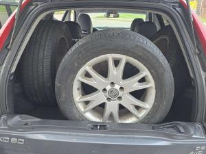 Grey Volvo XC90 2009 in Jonava, with an engine capacity of 2.40 L and mileage of 300 thousand km for 4499 €, photo 9 on AUTOMOTO.COM.LV