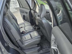 Grey Volvo XC90 2009 in Jonava, with an engine capacity of 2.40 L and mileage of 300 thousand km for 4499 €, photo 11 on AUTOMOTO.COM.LV
