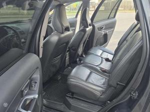 Grey Volvo XC90 2009 in Jonava, with an engine capacity of 2.40 L and mileage of 300 thousand km for 4499 €, photo 14 on AUTOMOTO.COM.LV