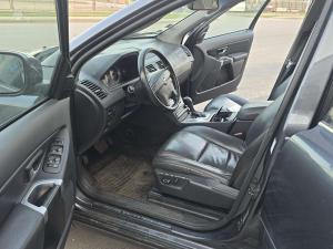 Grey Volvo XC90 2009 in Jonava, with an engine capacity of 2.40 L and mileage of 300 thousand km for 4499 €, photo 15 on AUTOMOTO.COM.LV