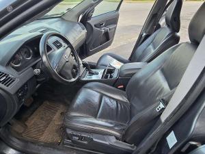 Grey Volvo XC90 2009 in Jonava, with an engine capacity of 2.40 L and mileage of 300 thousand km for 4499 €, photo 16 on AUTOMOTO.COM.LV