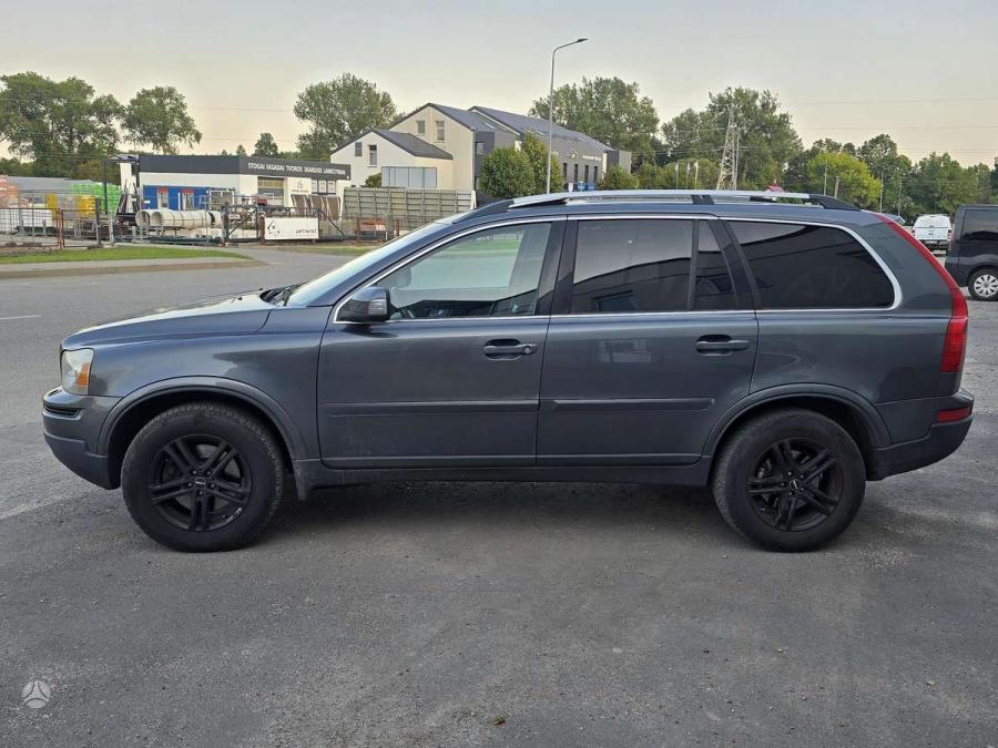 Grey Volvo XC90 2009 in Jonava, with an engine capacity of 2.40 L and mileage of 300 thousand km for 4499 €, photo 3 on AUTOMOTO.COM.LV