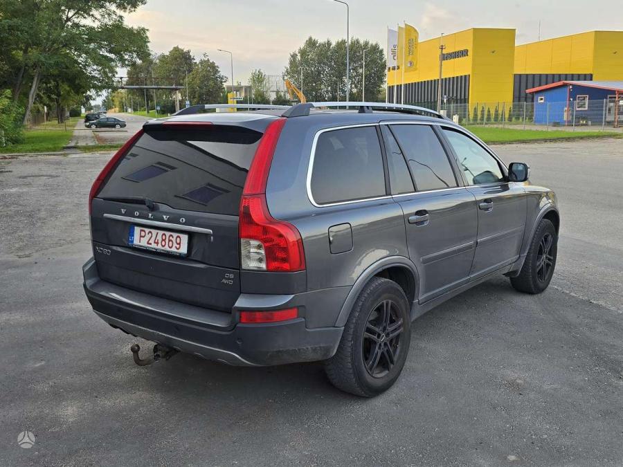 Grey Volvo XC90 2009 in Jonava, with an engine capacity of 2.40 L and mileage of 300 thousand km for 4499 €, photo 6 on AUTOMOTO.COM.LV