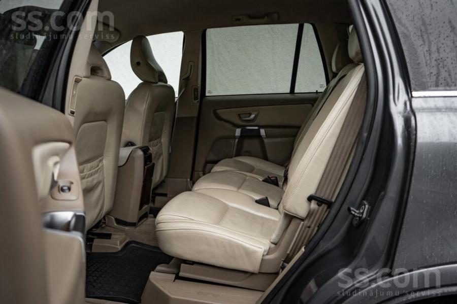 Pelēks Volvo XC90 2009 Rīga, ar dzinēja tilpumu 2.40 L un nobraukumu 283 tūkst. km par 6100 €, foto 13 vietnē AUTOMOTO.COM.LV