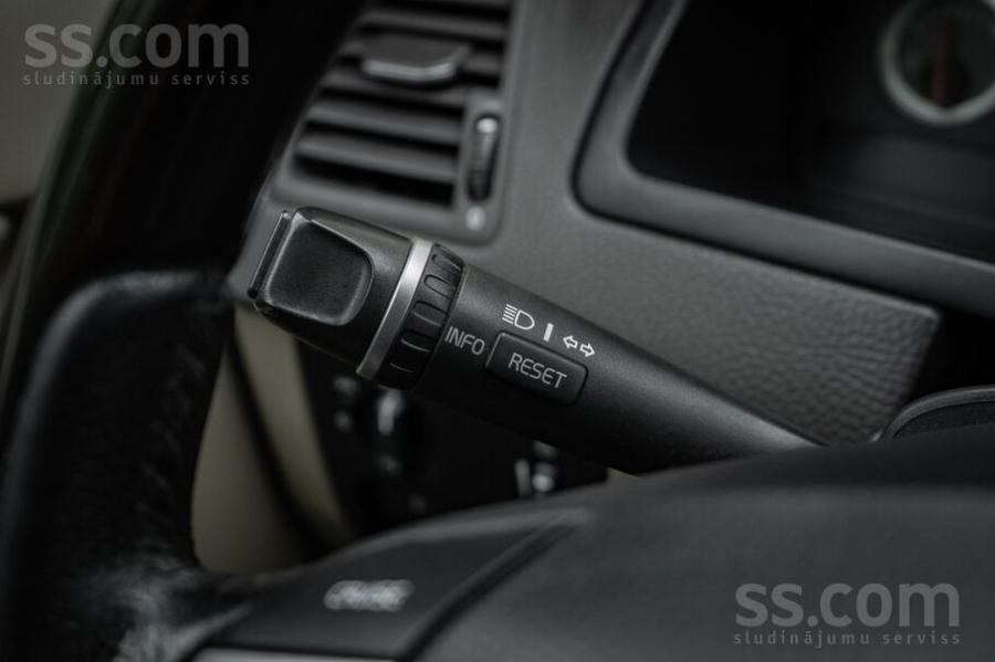 Pelēks Volvo XC90 2009 Rīga, ar dzinēja tilpumu 2.40 L un nobraukumu 283 tūkst. km par 6100 €, foto 17 vietnē AUTOMOTO.COM.LV