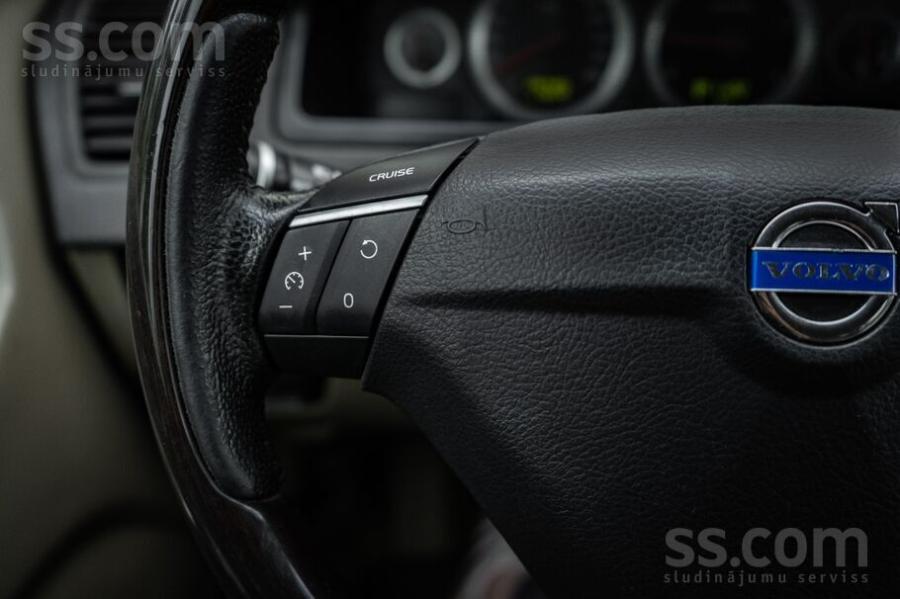 Pelēks Volvo XC90 2009 Rīga, ar dzinēja tilpumu 2.40 L un nobraukumu 283 tūkst. km par 6100 €, foto 18 vietnē AUTOMOTO.COM.LV