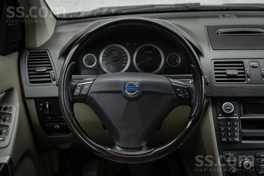 Pelēks Volvo XC90 2009 Rīga, ar dzinēja tilpumu 2.40 L un nobraukumu 283 tūkst. km par 6100 €, foto 19 vietnē AUTOMOTO.COM.LV