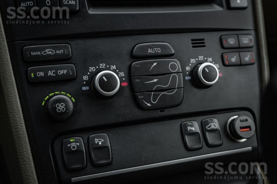 Pelēks Volvo XC90 2009 Rīga, ar dzinēja tilpumu 2.40 L un nobraukumu 283 tūkst. km par 6100 €, foto 23 vietnē AUTOMOTO.COM.LV