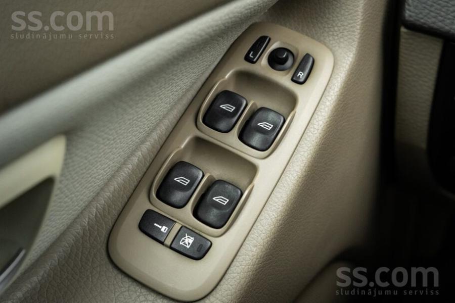 Pelēks Volvo XC90 2009 Rīga, ar dzinēja tilpumu 2.40 L un nobraukumu 283 tūkst. km par 6100 €, foto 27 vietnē AUTOMOTO.COM.LV