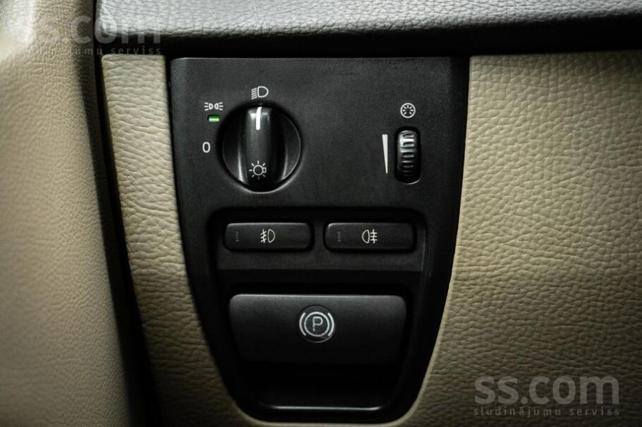 Pelēks Volvo XC90 2009 Rīga, ar dzinēja tilpumu 2.40 L un nobraukumu 283 tūkst. km par 6100 €, foto 28 vietnē AUTOMOTO.COM.LV