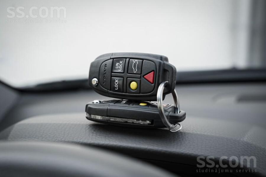 Pelēks Volvo XC90 2009 Rīga, ar dzinēja tilpumu 2.40 L un nobraukumu 283 tūkst. km par 6100 €, foto 29 vietnē AUTOMOTO.COM.LV