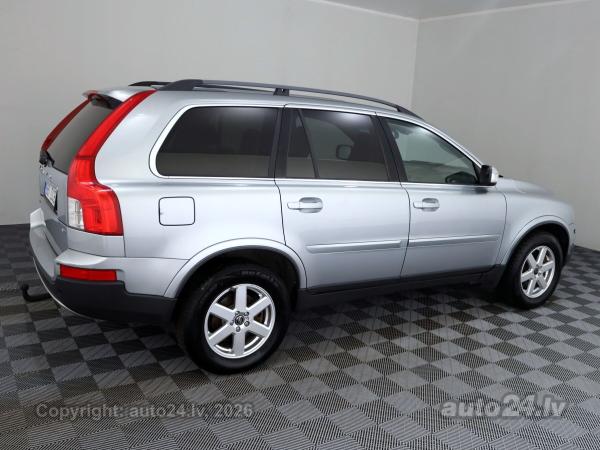 Pelēks Volvo XC90 2009 Tallina, ar dzinēja tilpumu 2.40 L un nobraukumu 204 tūkst. km par 5999 €, foto 4 vietnē AUTOMOTO.COM.LV