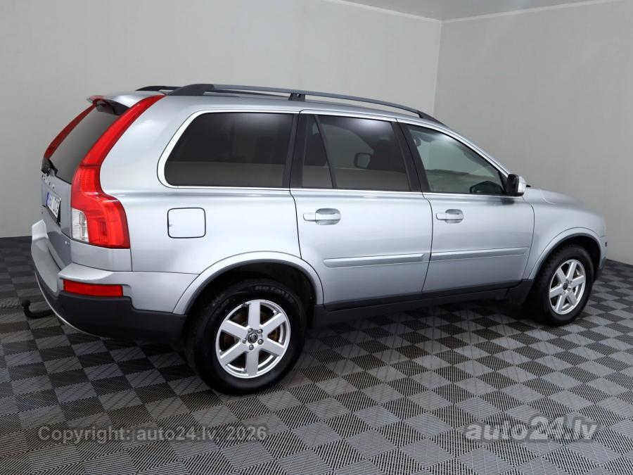 Pelēks Volvo XC90 2009 Tallina, ar dzinēja tilpumu 2.40 L un nobraukumu 204 tūkst. km par 5999 €, foto 4 vietnē AUTOMOTO.COM.LV