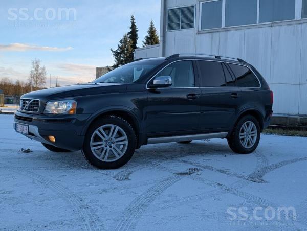 Grey Volvo XC90 2010 in Riga, with an engine capacity of 2.40 L and mileage of 320 thousand km for 8750 €, photo 3 on AUTOMOTO.COM.LV