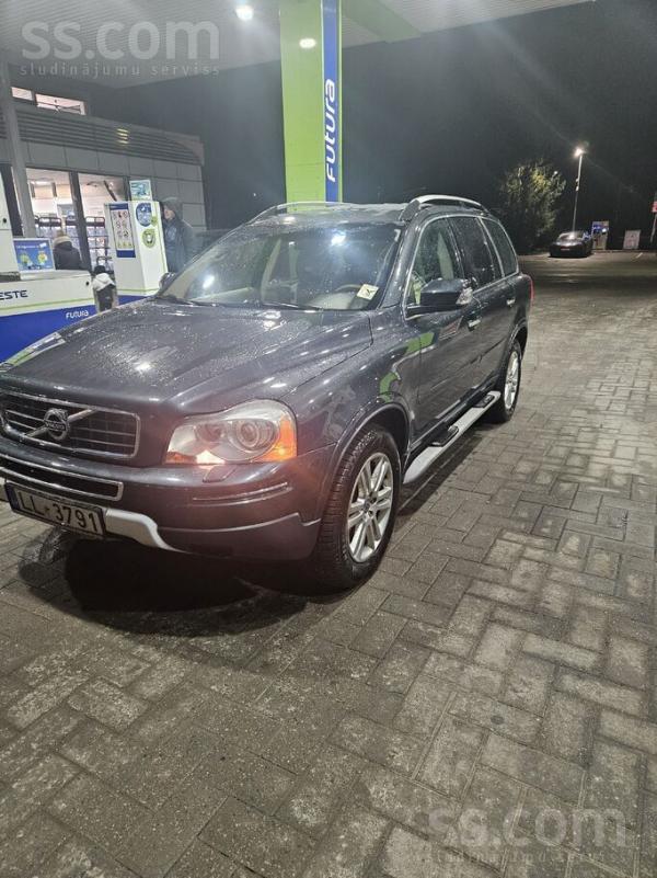 Grey Volvo XC90 2010 in Jelgava, with an engine capacity of 2.40 L and mileage of 377 thousand km for 8700 €, photo 5 on AUTOMOTO.COM.LV
