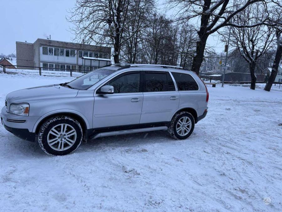 Grey Volvo XC90 2010 in Raseiniai, with an engine capacity of 2.40 L and mileage of 234 thousand km for 7650 €, photo 12 on AUTOMOTO.COM.LV