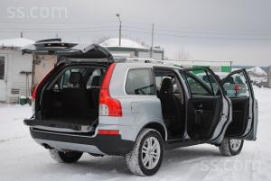 Grey Volvo XC90 2010 in Riga, with an engine capacity of 2.40 L and mileage of 177 thousand km for 9990 €, photo 6 on AUTOMOTO.COM.LV